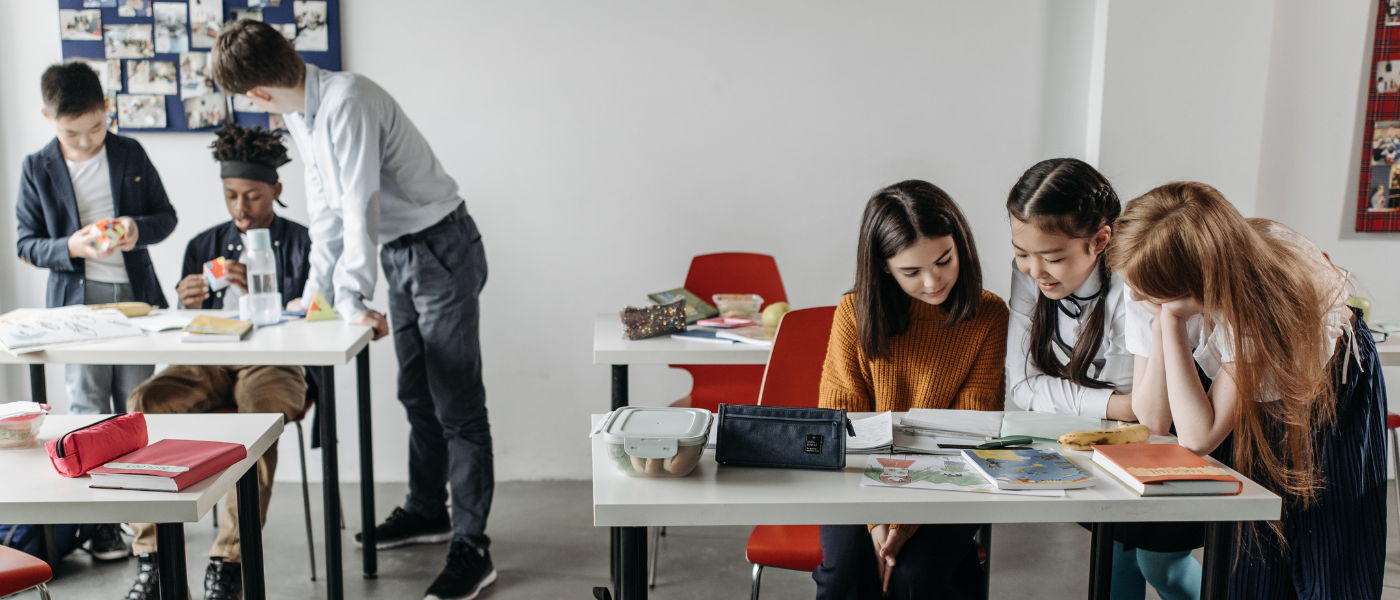 Mantener el orden y el control del aula · Édifice